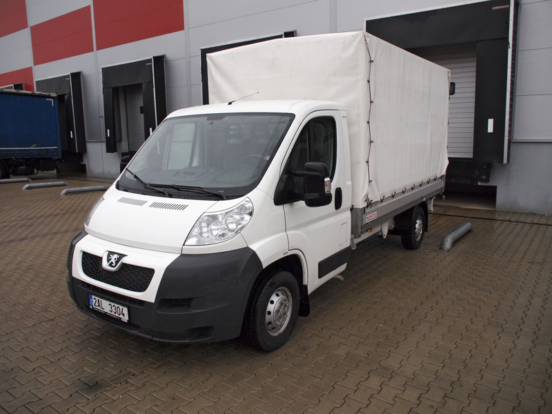 Peugeot – Malý truck s velkou plachtou | Automobil Revue