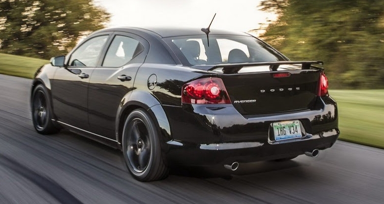 Dodge Avenger, Challenger a Charger v edici Blacktop | Automobil Revue